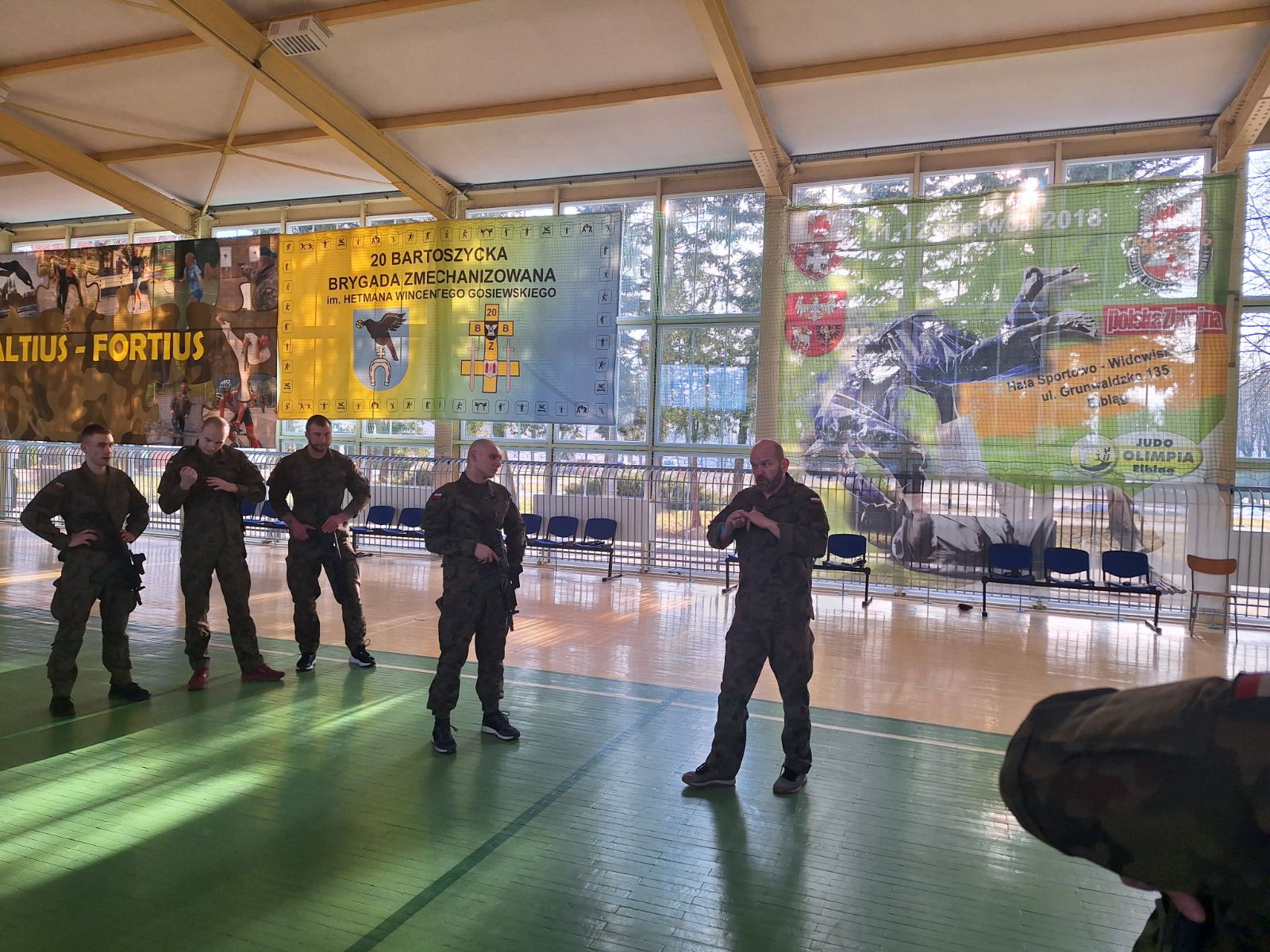 Szkolenie w bliskim kontakcie. - 20 BBZ