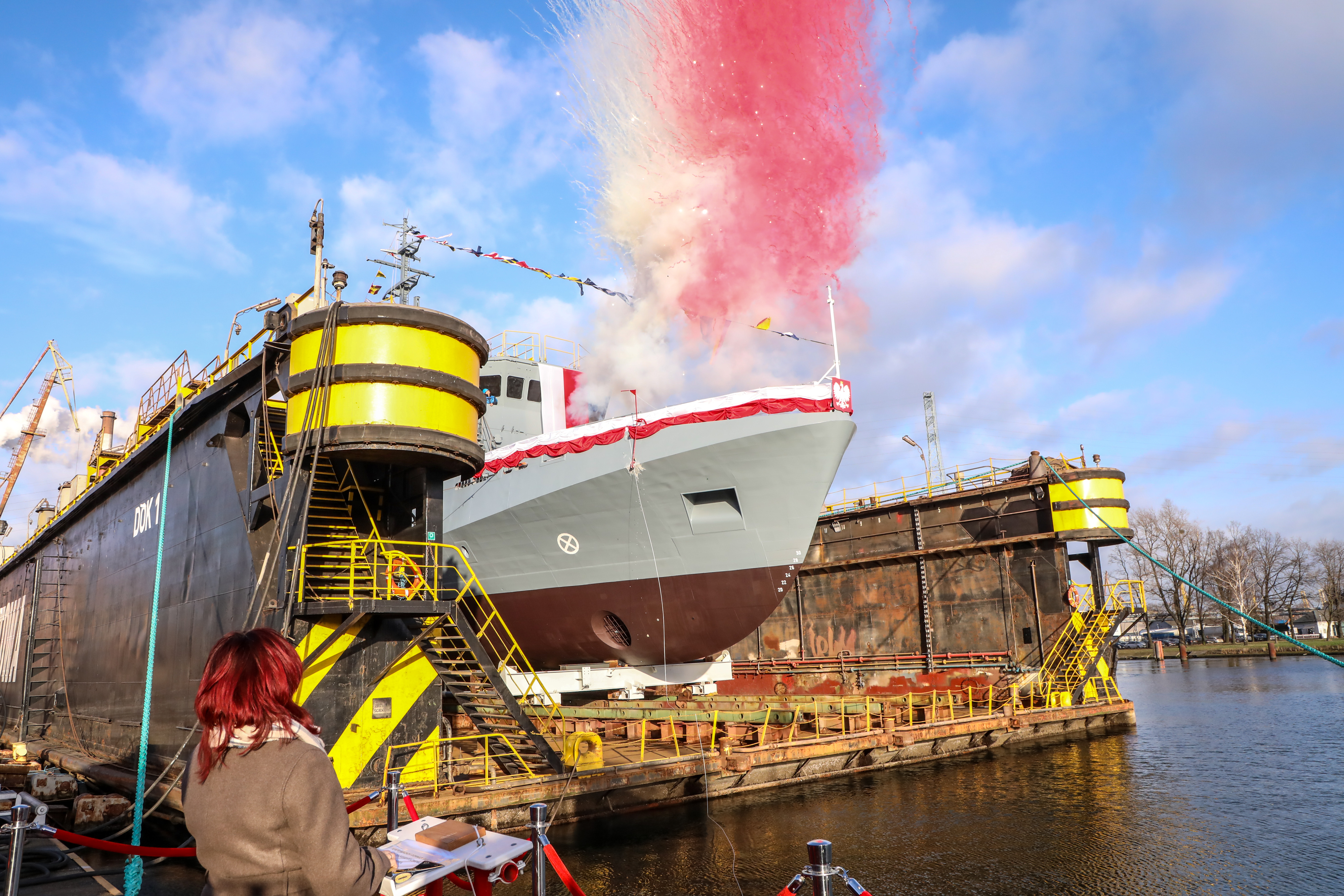 Wodowanie i chrzest przyszłego ORP Czajka - 8FOW