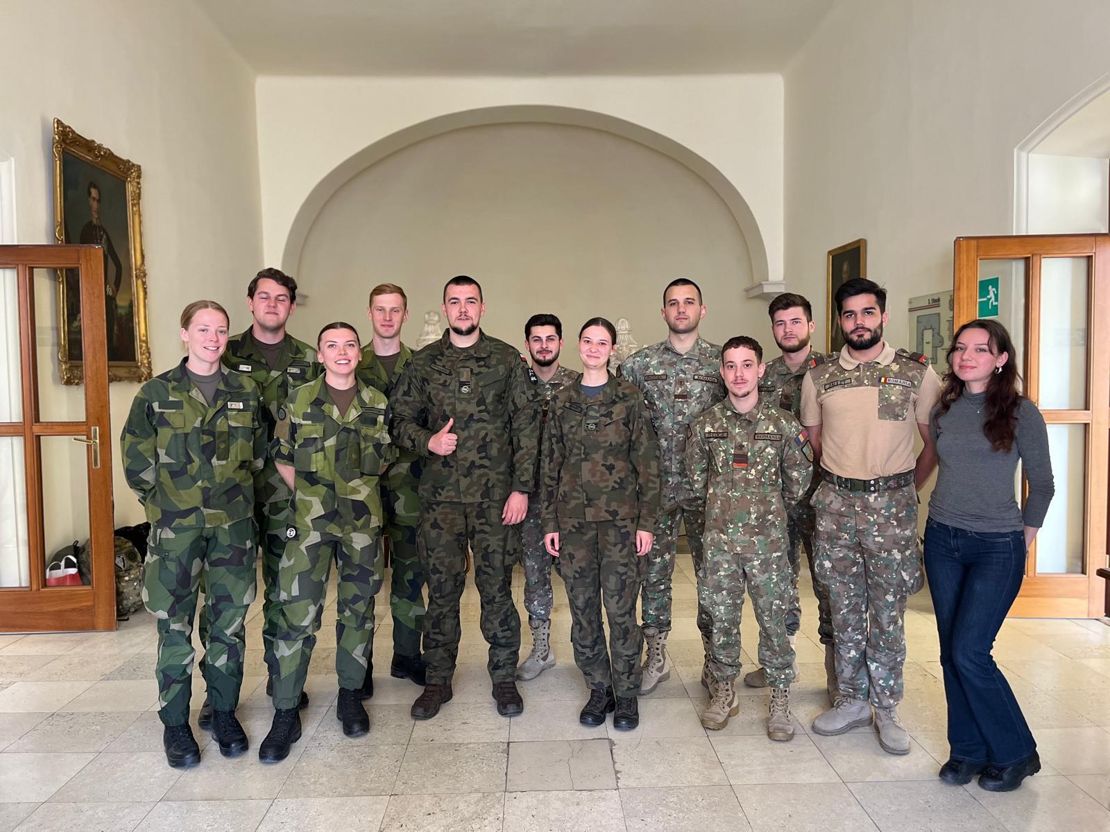 Podchorążowie AWL na praktykach w Terezjańskiej Akademii Wojskowej w ...