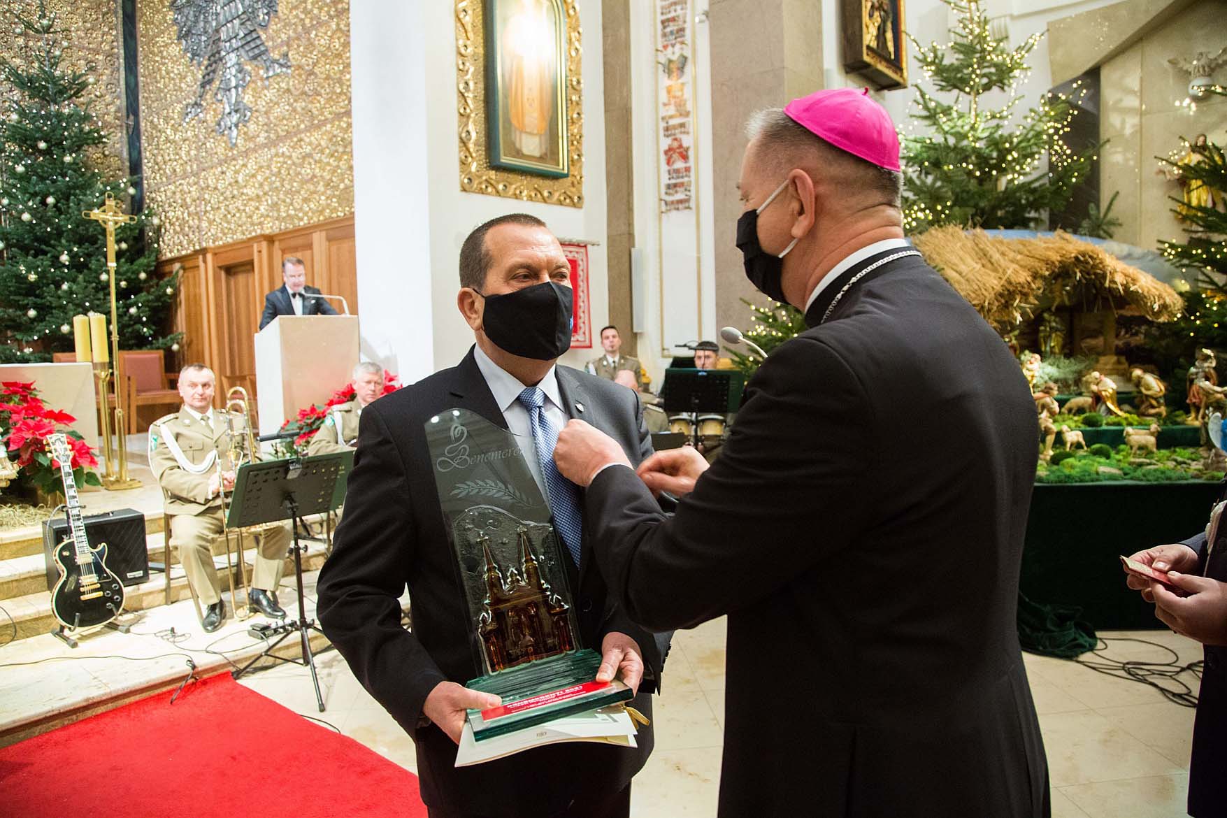 Nasza jednostka uhonorowana przez biskupa polowego - DGW